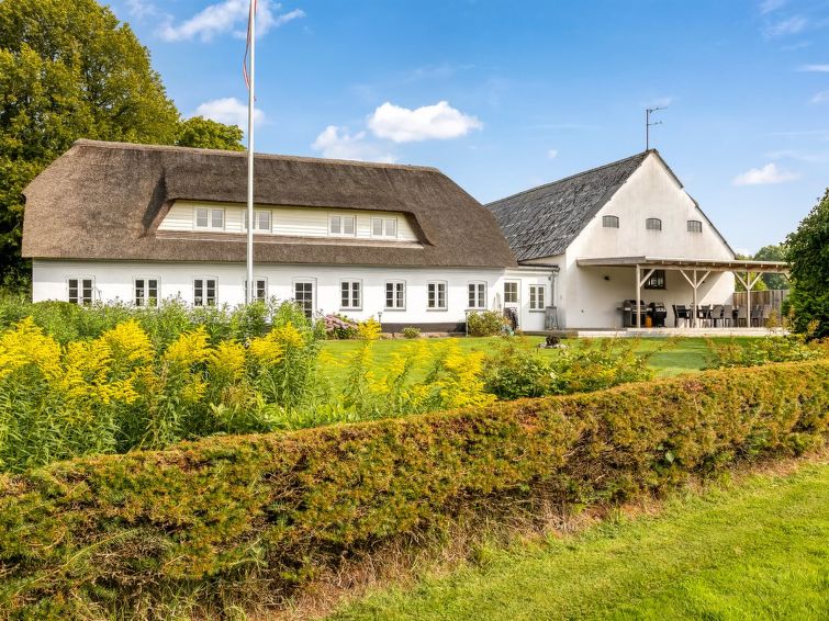 "Vinni" - 25km from the sea Rentals | Lake.com