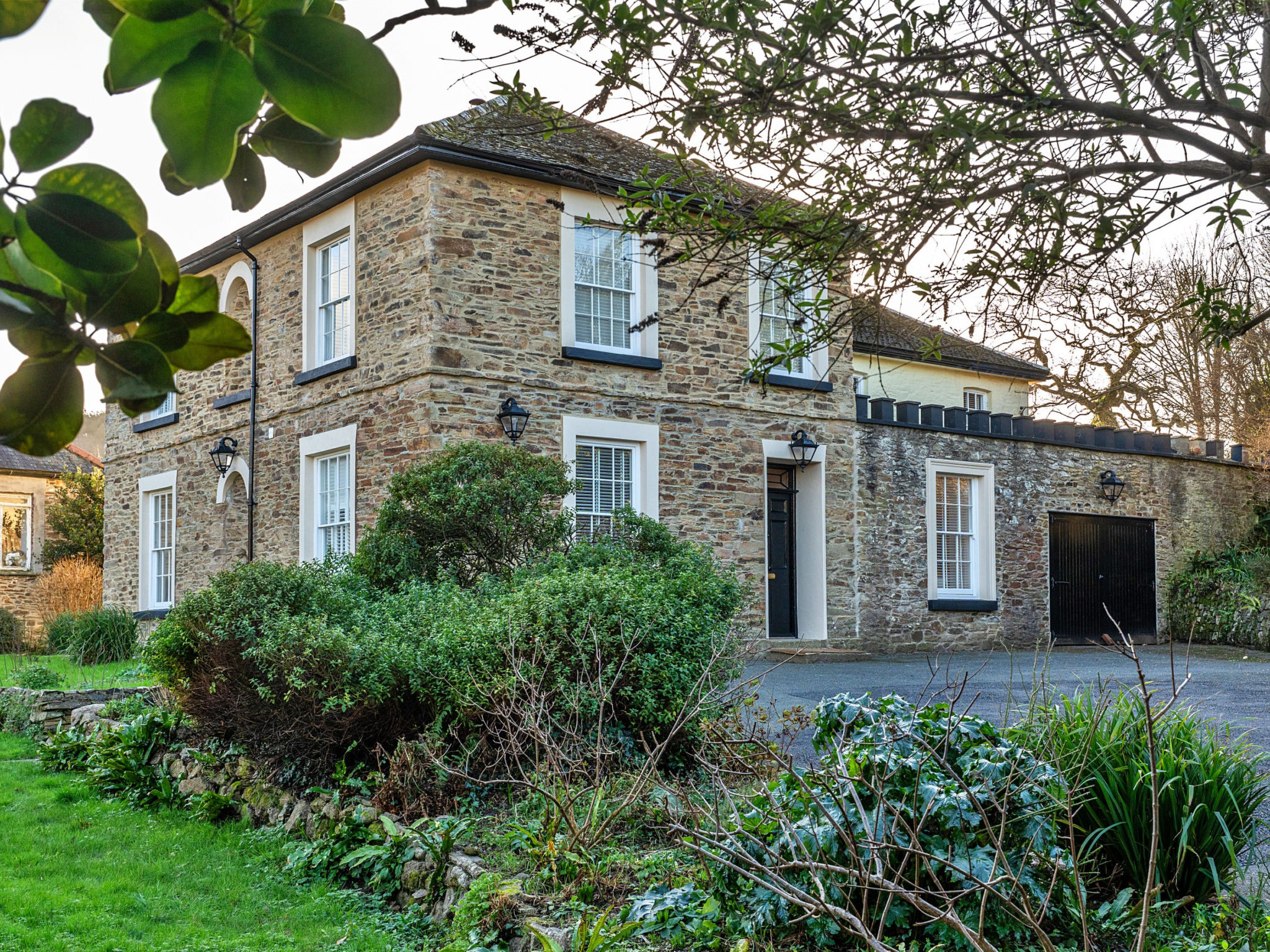 The Old Counting House Rentals | Lake.com