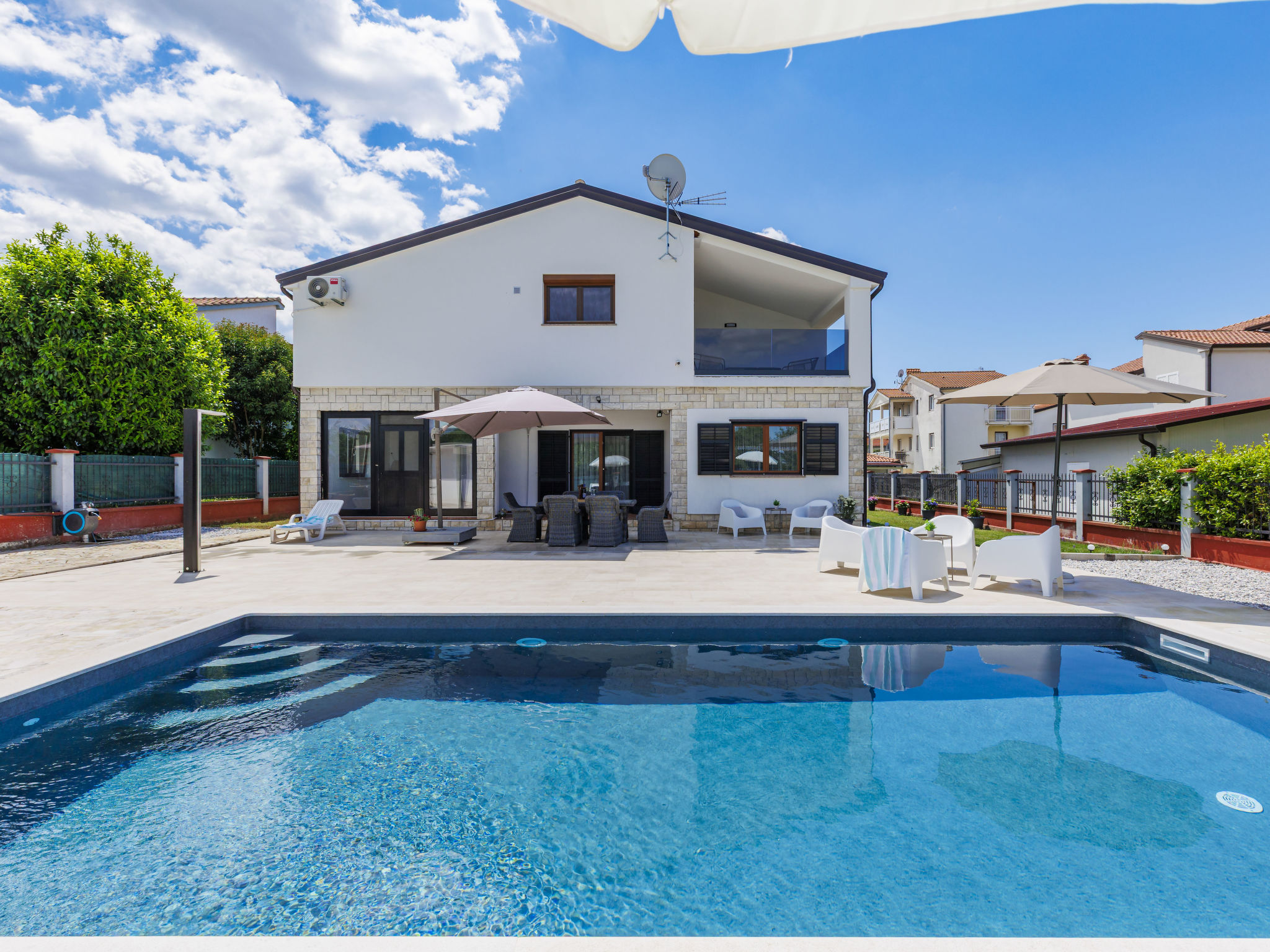 Villa Rubil Rentals | Lake.com