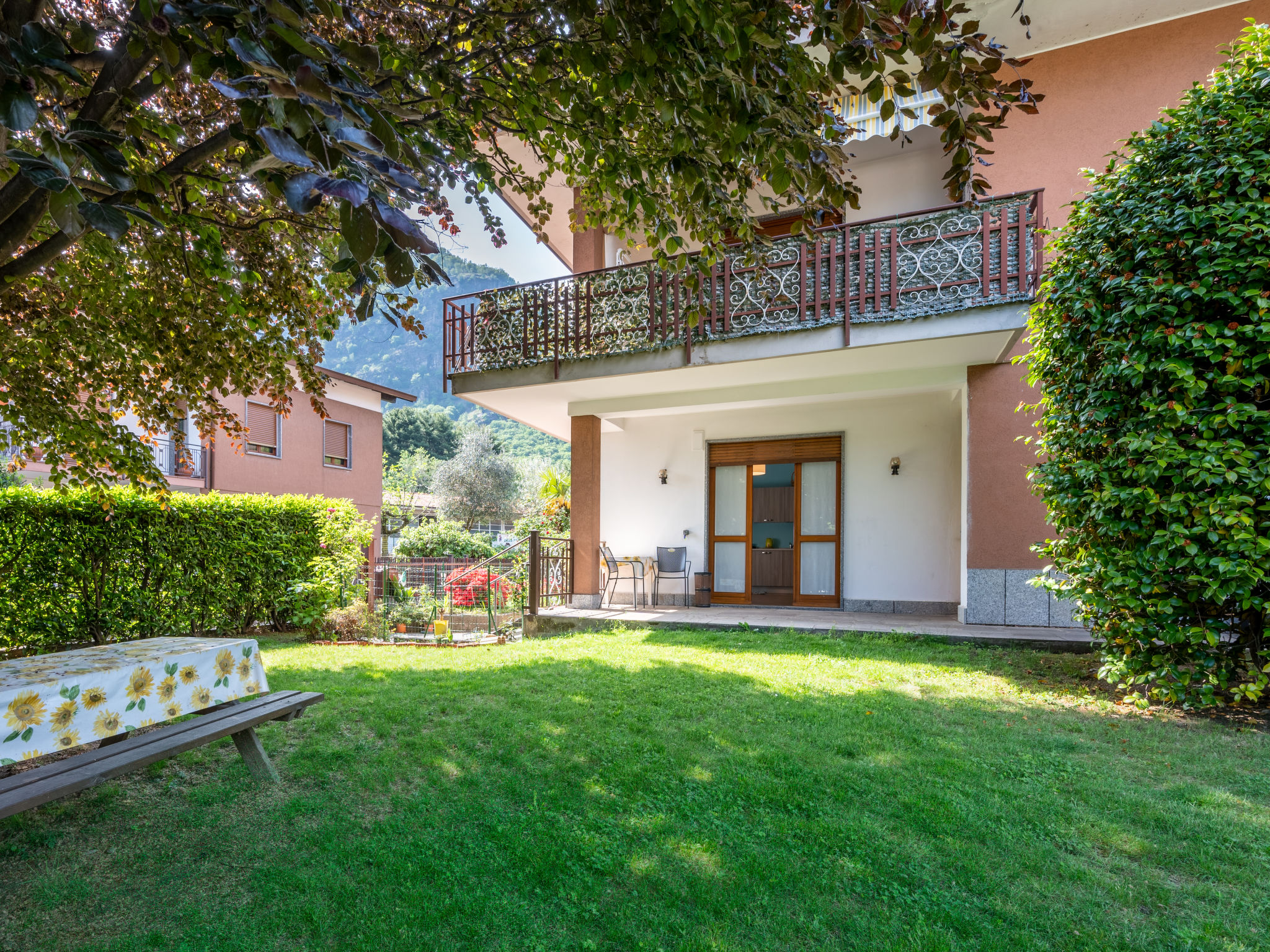Les Maisons della Fattoria Rentals | Lake.com