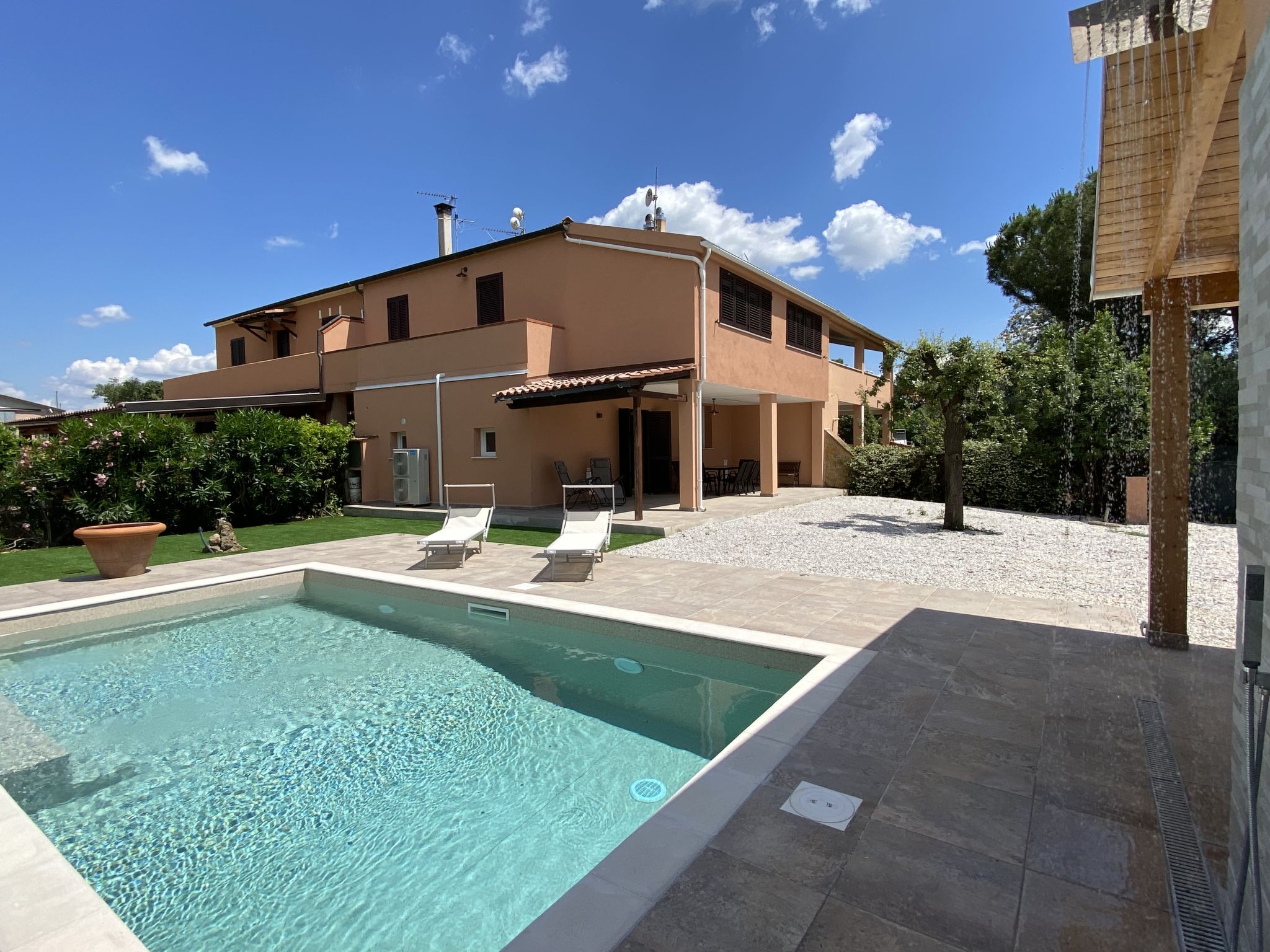 Tuscania Rentals | Lake.com