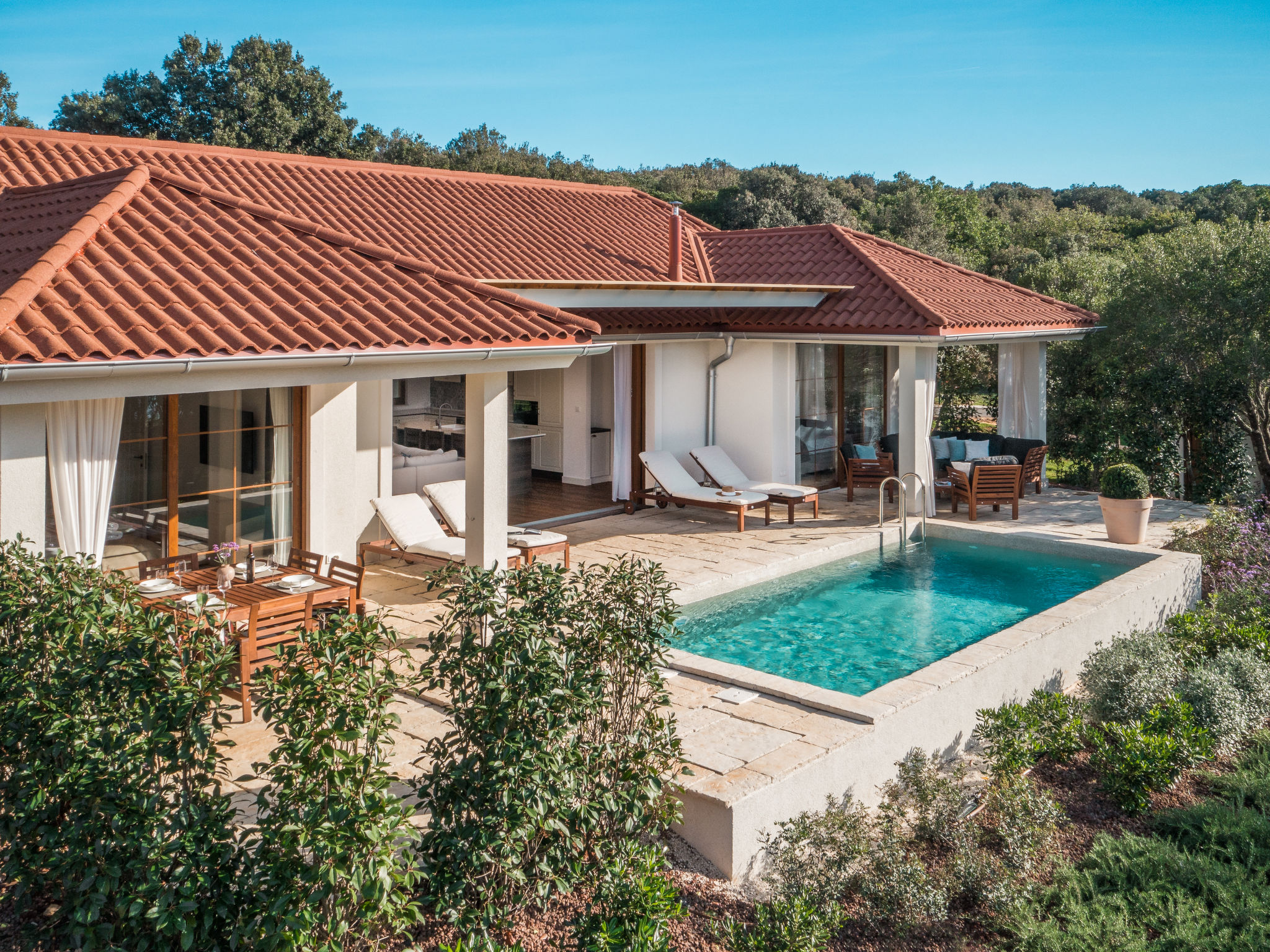 Luxury Beachside Villa Porto Bus Rentals | Lake.com