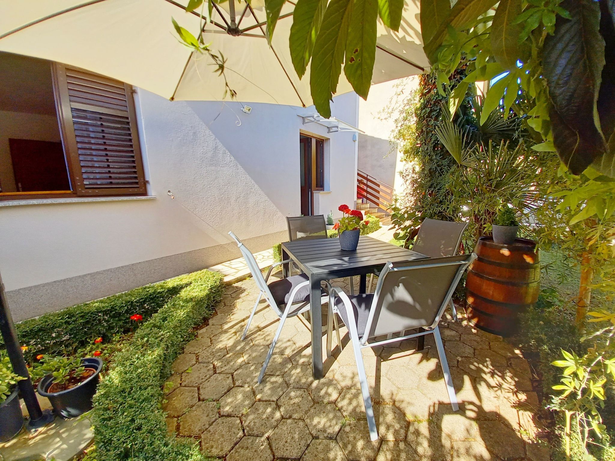 "Toni" mit Terrasse Rentals | Lake.com