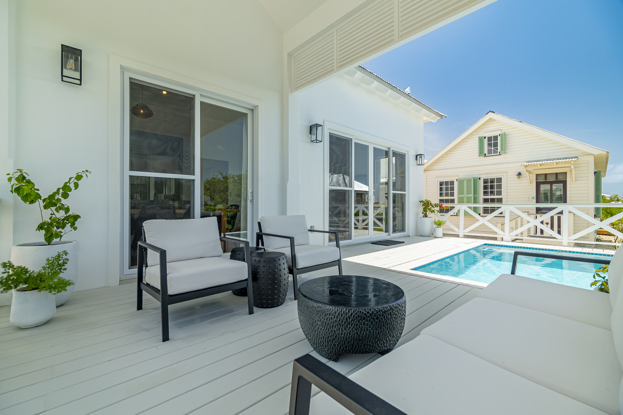 Waterfront Villa Rental: Good Vibes & Pool Club at | Lake.com Rentals ...