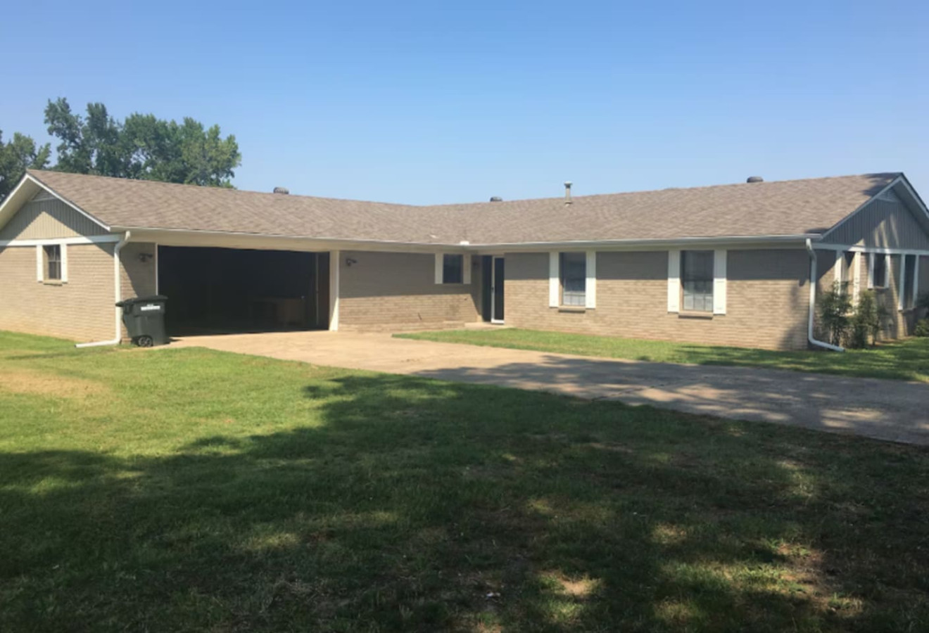 Secure Parsonage House Rental with Smoke Detector | Lake.com Rentals ...