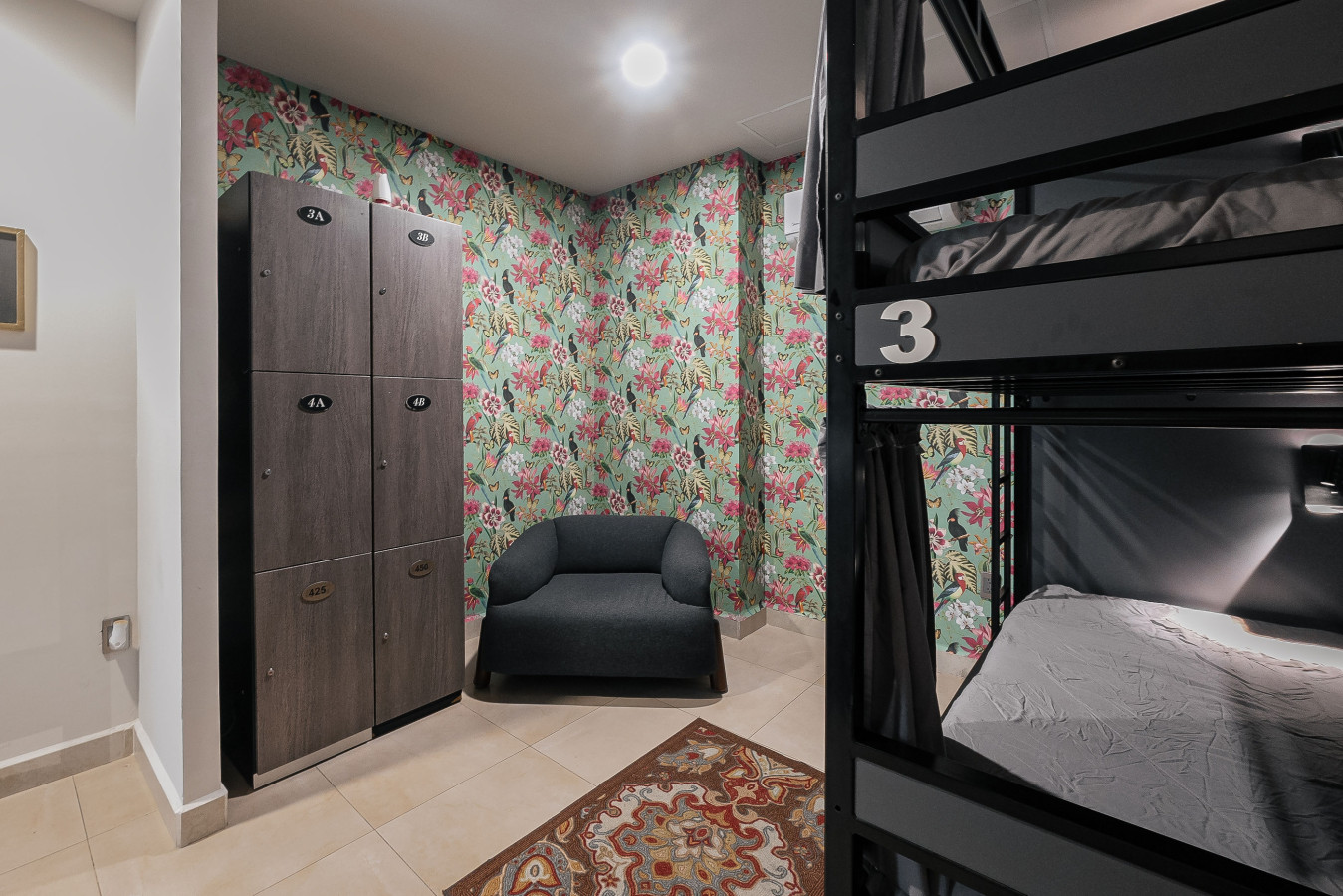 Top Bed in Women's Dorm at Tropical Nest Hostel 30 | Lake.com Rentals ...